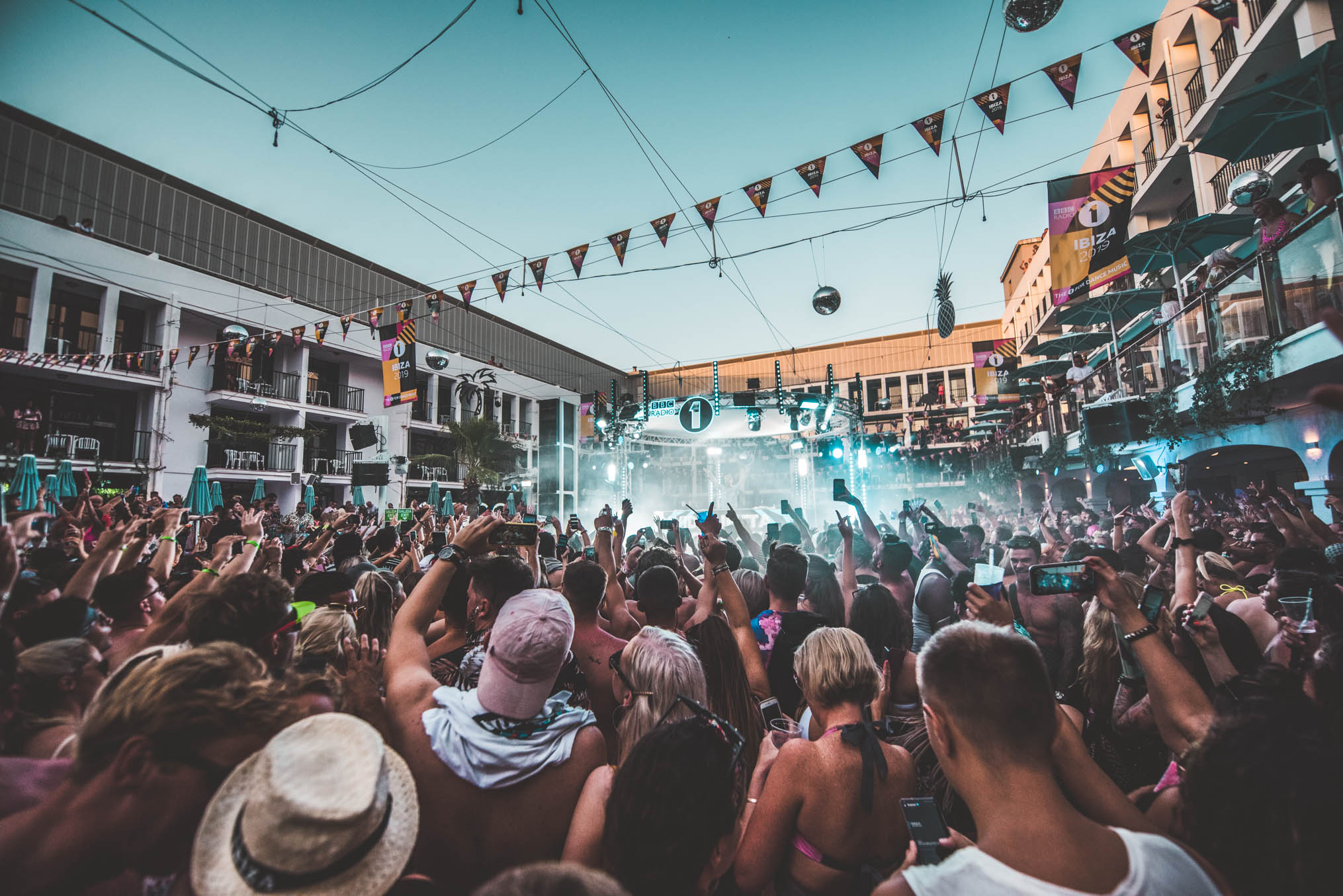 Rocks de Ibiza | Sitio oficial | Verano 2024 ya a la venta